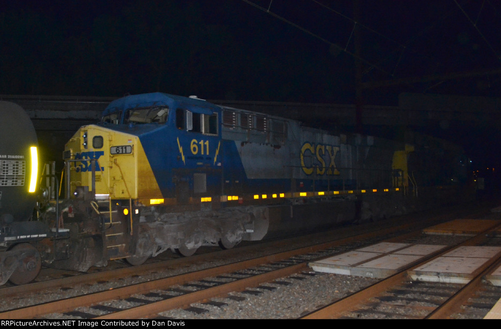 CSX AC60CW 611 trails on Q301-17